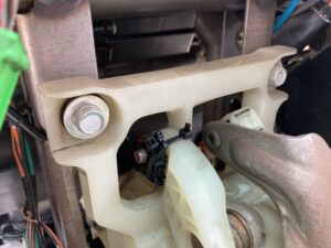 【DA64V】マニュアル車でシフトレバーが3速4速しか入らない原因と修理方法